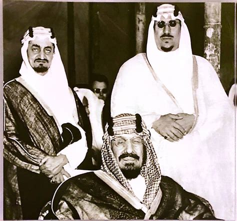 صحيفة الشرق الأوسط شاهدوا عبر التقرير صورة للملك عبدالعزيز مولماً