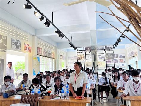 សិស្សវិទ្យាល័យ ចារថ្មី ចូលរួមវេទិកាថ្នាក់រៀនស្តីអំពី «ទំនាក់ទំនងការបរទេសទូទៅ កម្ពុជា ចិន