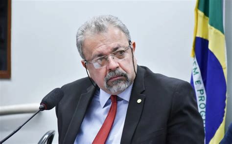 Elias Vaz defende diálogo partidos de centro e lembra União
