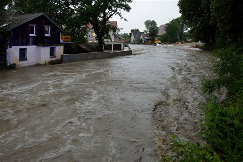 Schweres Unwetter Sorgt Für Überflutungen In Reutlingen Und Der Region