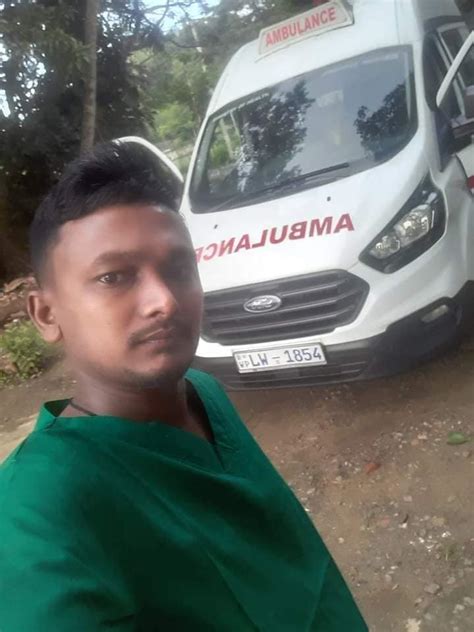 ගාලු දියනිය සමග පෙරට Added A New Photo ගාලු දියනිය සමග පෙරට