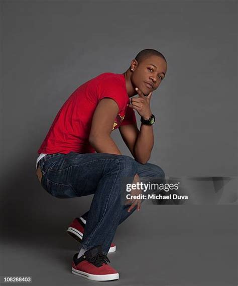 Rapper Pose Photos And Premium High Res Pictures Getty Images