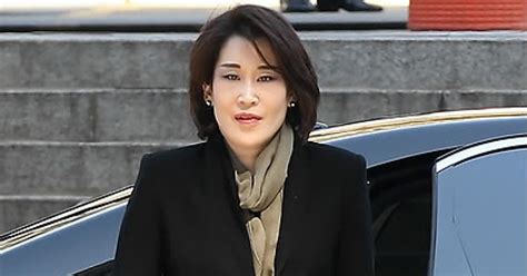 첫 공판 출석한 정유경 신세계 부사장