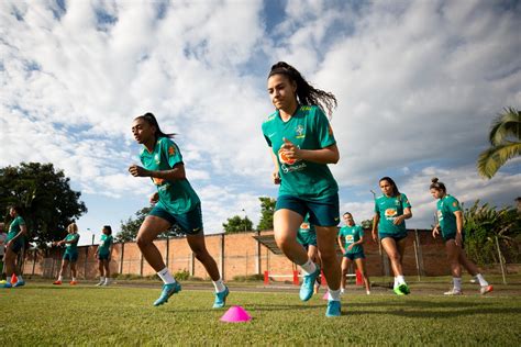 Com Treino Aberto Por Apenas 15 Minutos Seleção Feminina Faz últimos