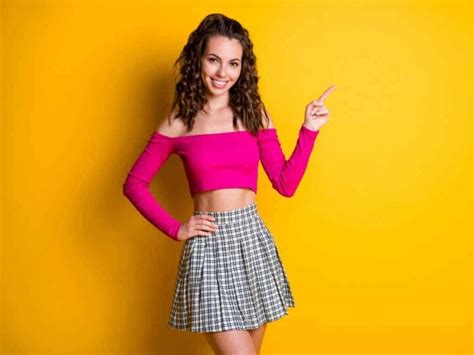 Street Style Pleated Mini Skirt Outfits Breaking Trends TOPGURL