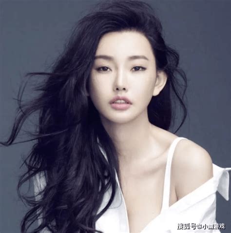她大二被王晶看中！如今成最美晶女郎