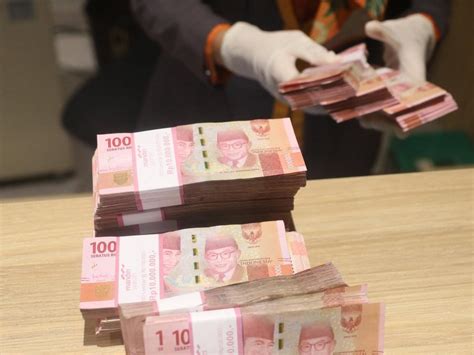 Rupiah Awal Pekan Terus Melemah Di Tengah Surplus Neraca Perdagangan