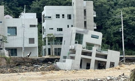 풀빌라가 기우뚱 내려 앉았다 ‘힌남노 직격탄 맞은 포항 세상이 아프면 나도 아프다