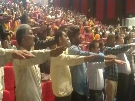 The Collector Administered The Oath To Vote कलेक्टर ने लोगों को दिलाई