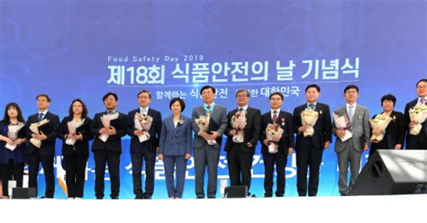 Gs리테일 허연수 사장유통업계 최초로 식품안전의날 대통령표창 수상