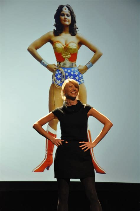 Power pose by Amy Cuddy at PopTech 2011 | Erik (HASH) Hersman | Flickr