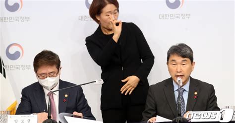 디지털 혁신 외친 교육부 업무보고에 교육계 그게 중요하냐