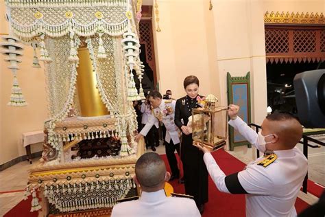 ในพระราชสำนัก ในหลวง พระราชินีเสด็จฯพระราชทานเพลิงศพ สมเด็จพระวันรัต จุนท์ พฺรหฺมคุตฺโต
