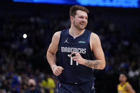 Luka Doncic Posts 33 Point Triple Double As Mavs Beat 76ers Daily Sabah