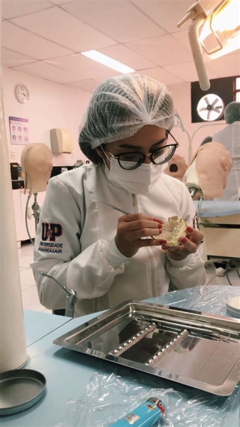Pin By Ingrid Gabrielly On Stories Dental Hygiene School Dental Fun Dentistry Student