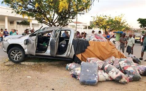 Após Perseguição Policial E Capotamento Dois Suspeitos De Roubo De