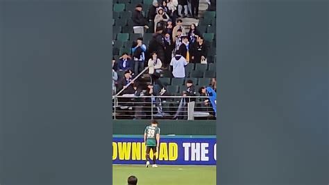 울산원정팬에게 인사하는 김태환전북현대 아시아챔피언스리그 김태환 울산현대축구단 Youtube