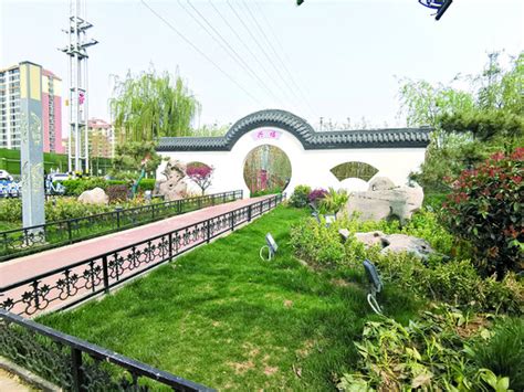 淇滨区长江路街道 36处景观小品扮靓城市街头