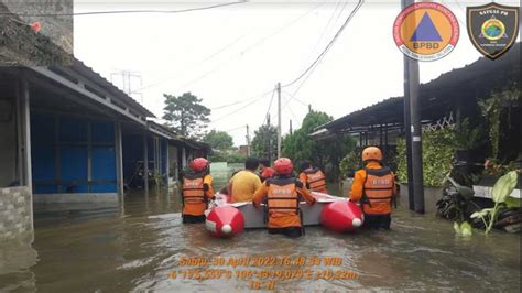 Banjir Di Tangsel Berangsur Angsur Surut Bantuan Logistik Bagi Warga Terdampak Disalurkan