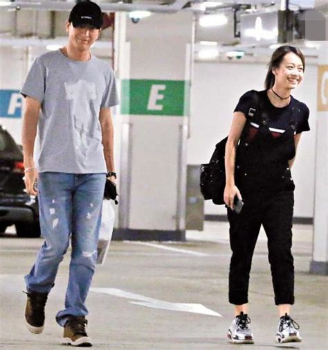 馬國明黃心穎甜蜜出街，戴二十萬情侶戒閃瞎路人 每日頭條