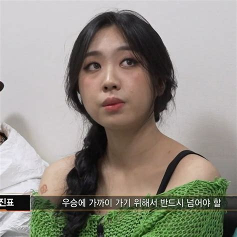 녱 On Twitter 이영지 대기실에 있을때만 해도 머리 예쁘게 땋아져있는데 무대 끝나니까 머리 다 풀려있는거 너무 웃기고 귀여움ㅜ 얼마나 방방 뛰었으면ㅋㅋㅋㅋ🥹