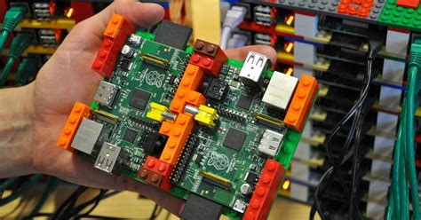 Supercomputador de Raspberry Pi e LEGO Aberto até de Madrugada