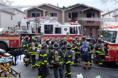 Fdny Firefighters Hurt In Staten Island Blaze Sue Over Firehouse