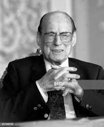 1937 Manfred Von Ardenne Inventó Un Microscopio Electrónico