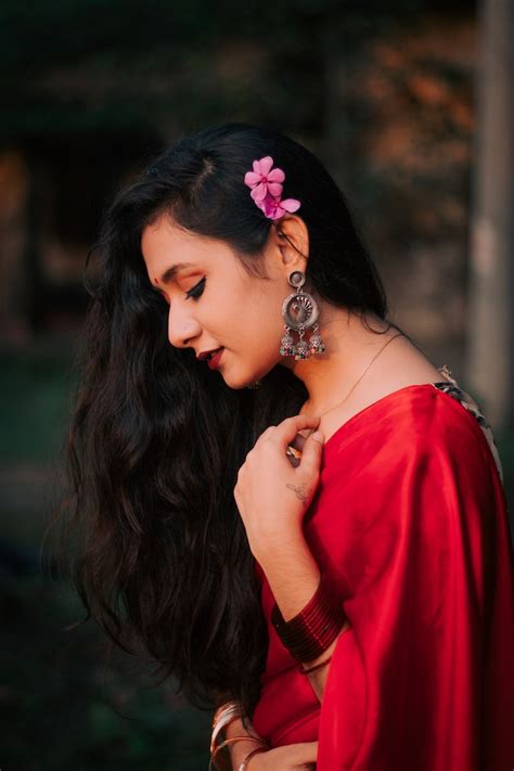 Simple Hairstyle For Saree