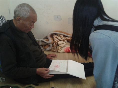 青春梦·艺术绘”团学系列报道之十九】——记“艺家人”青年志愿者协会为老人绘故事 温州大学美术与设计学院