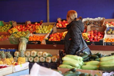 В Украине к началу весны продолжается рост цен на овощи и фрукты