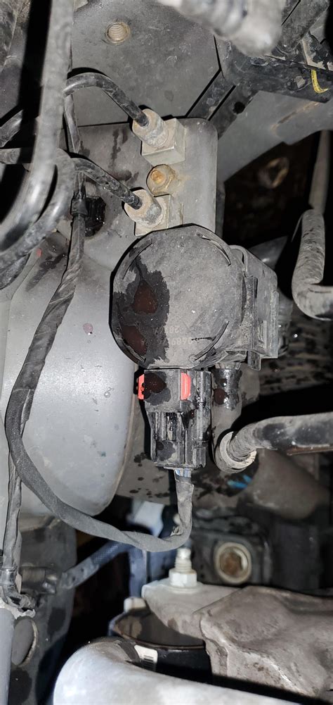 Help identifying a broken conduit : r/MechanicAdvice