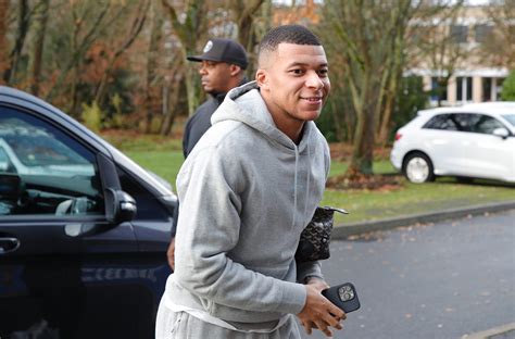 Sports Mbappe Returns To Training Days After World Cup Disa