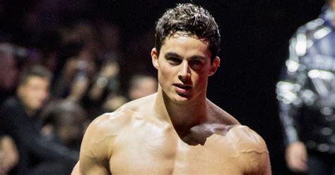 Worlds Hottest Maths Teacher Now Giving Online Lessons About Love To Adoring Fans World