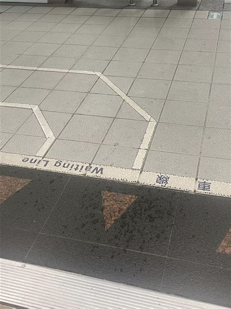 北市捷運南港展覽館怪男出沒 持寶特瓶連潑2女「酸臭液體」 社會 三立新聞網 Setncom