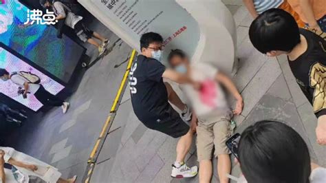 上海一男子街头cosplay被捅 知情人：主办方被约谈 当事男子被批评教育手机新浪网