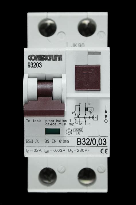 CONTACTUM 32 CURVE B 10kA 30mA DOUBLE POLE RCBO 93203 B32 0 03 Used