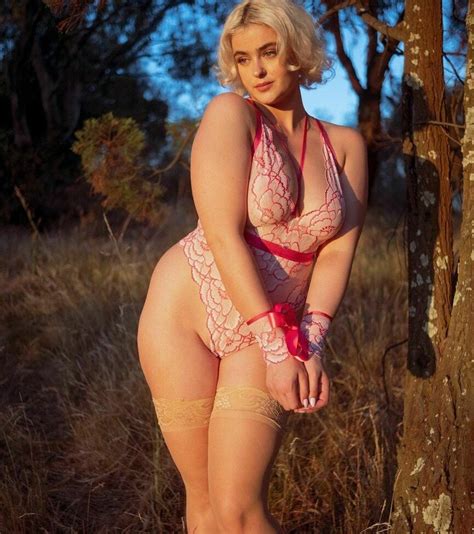 Iskra Lawrence Nude Porn Pictures Xxx Photos Sex Images 4068996 Pictoa