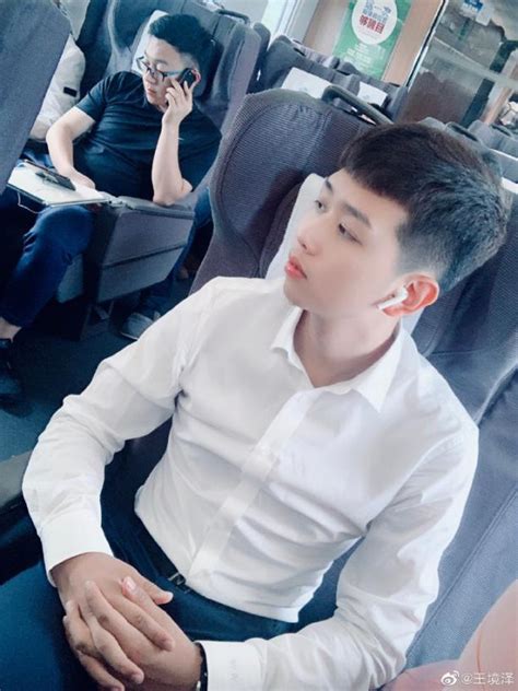 又是一波真香操作！從怒噴到代言，王境澤究竟經歷了什麼？ 每日頭條