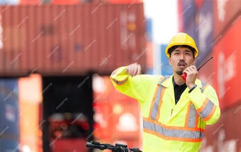 Premium Photo Portrait Of A Warehouse Worker Speaking On A Walkie