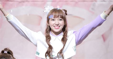 Cosmic Girls Cheng Xiao Proves How Flexible She Is Koreaboo