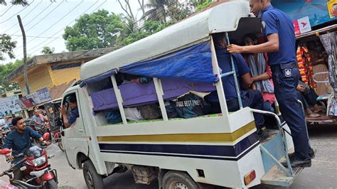 অহেতুক পার্কে ঘোরাঘুরি ১১ শিক্ষার্থীকে পুলিশে দিলেন ডিসি