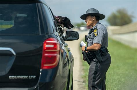 Ohio Cops Educating Motorists On Distracted Driving Law