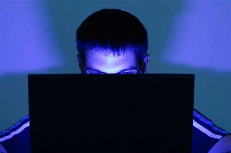 Trẻ Vào Web đen Bị Người Lạ Dụ Chat Sex Tạp Chí Tri Thức