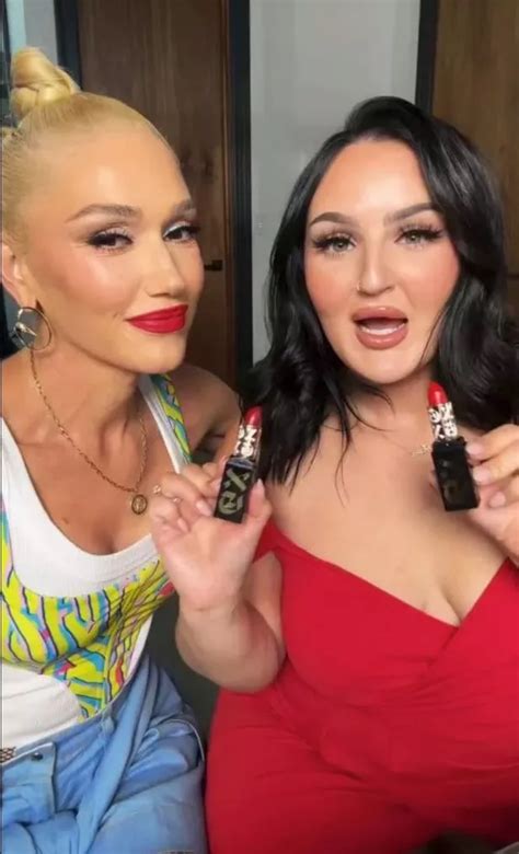 Gwen Stefani 54 Shows Off Ageless Beauty In Bold Red Lipstick For
