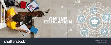 온라인 교육 노트북을 사용하는 학생입니다 교내 스톡 사진 1824241610 Shutterstock