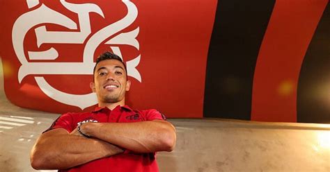 Apresentado Uribe prevê boa disputa Dourado no ataque do Flamengo