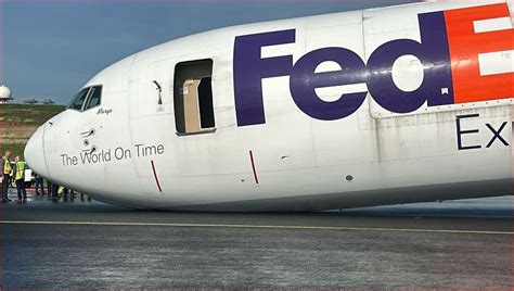 Emergencia En Estambul Avión Fedex Aterrizó Sin Tren De Aterrizaje