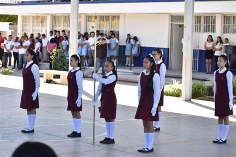 Secundaria Federal 8 alberga exhibición de escoltas de bandera