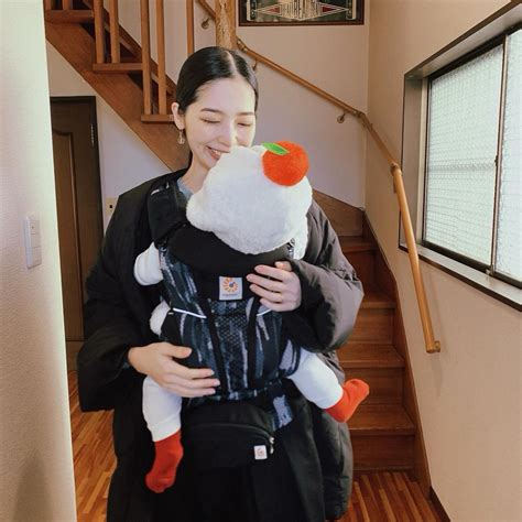 久保陽香 ｜haruka Kubo 👶🏻👩🏻🎂 ⁡ ⁡ ⁡ 今日、娘が産まれてきてくれて300日目。 そして私は37歳になりました。 ⁡